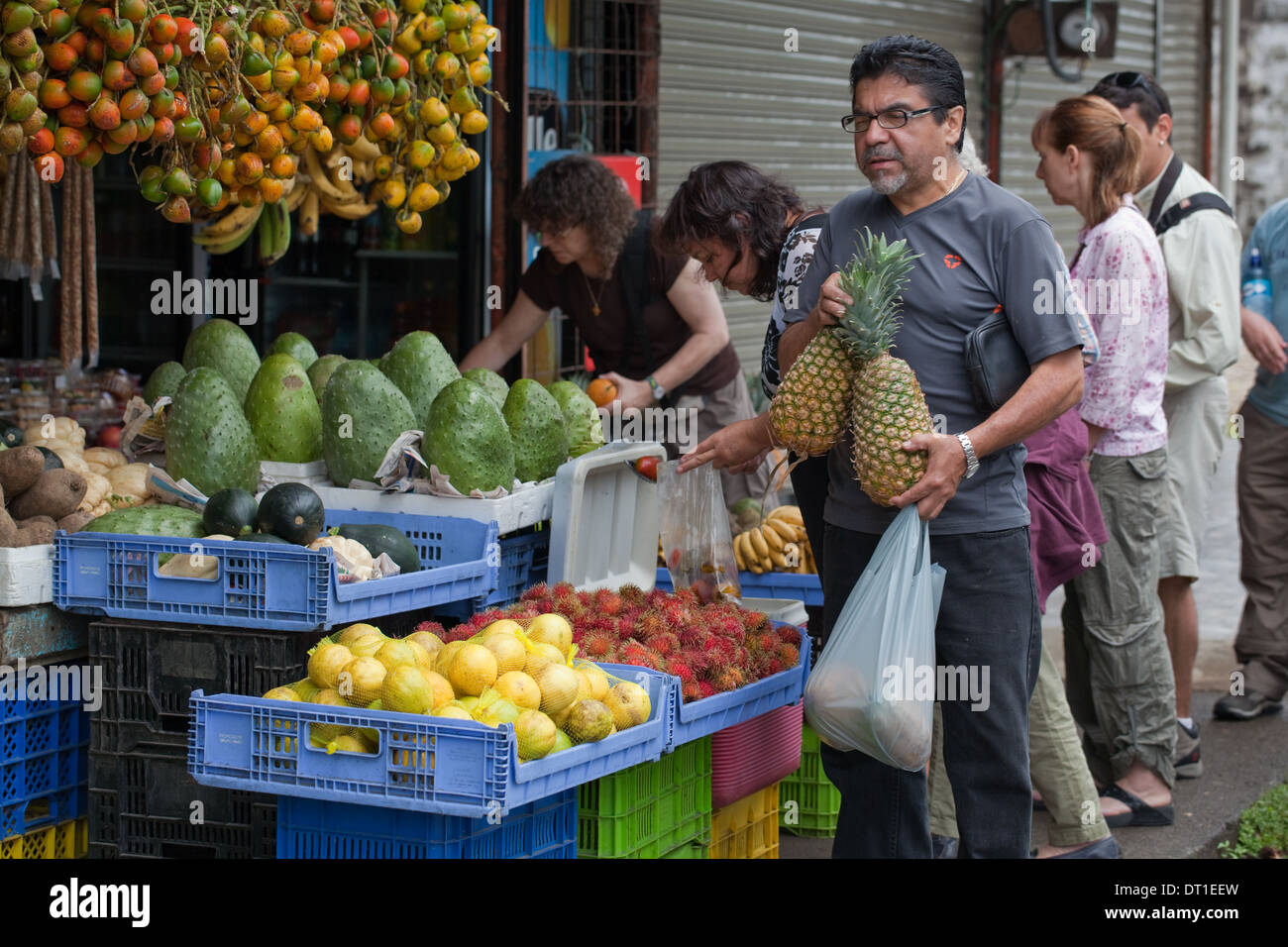 Fruit Stall. Costa Rican purchasing Pineapples from a roadside stall ...