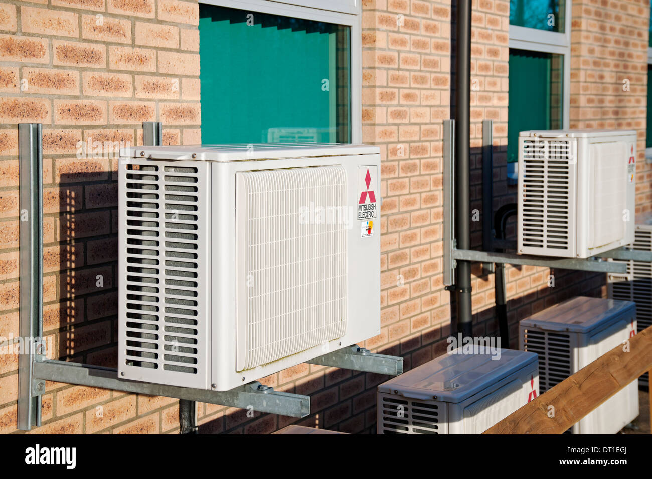 Wall mounted air conditioning unit hi-res stock photography and images ...