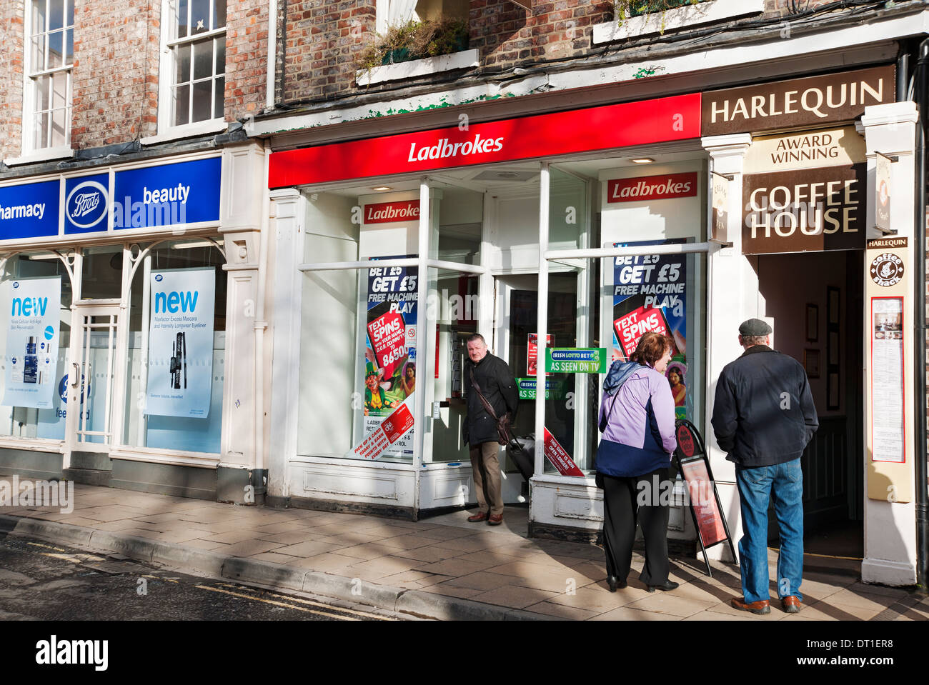 Ladbrokes shops uk hi-res stock photography and images - Alamy