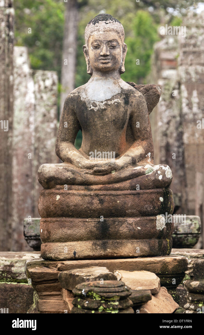 Ancient statue of Buddha in the temple of Angkor Wat in Cambodia Stock ...