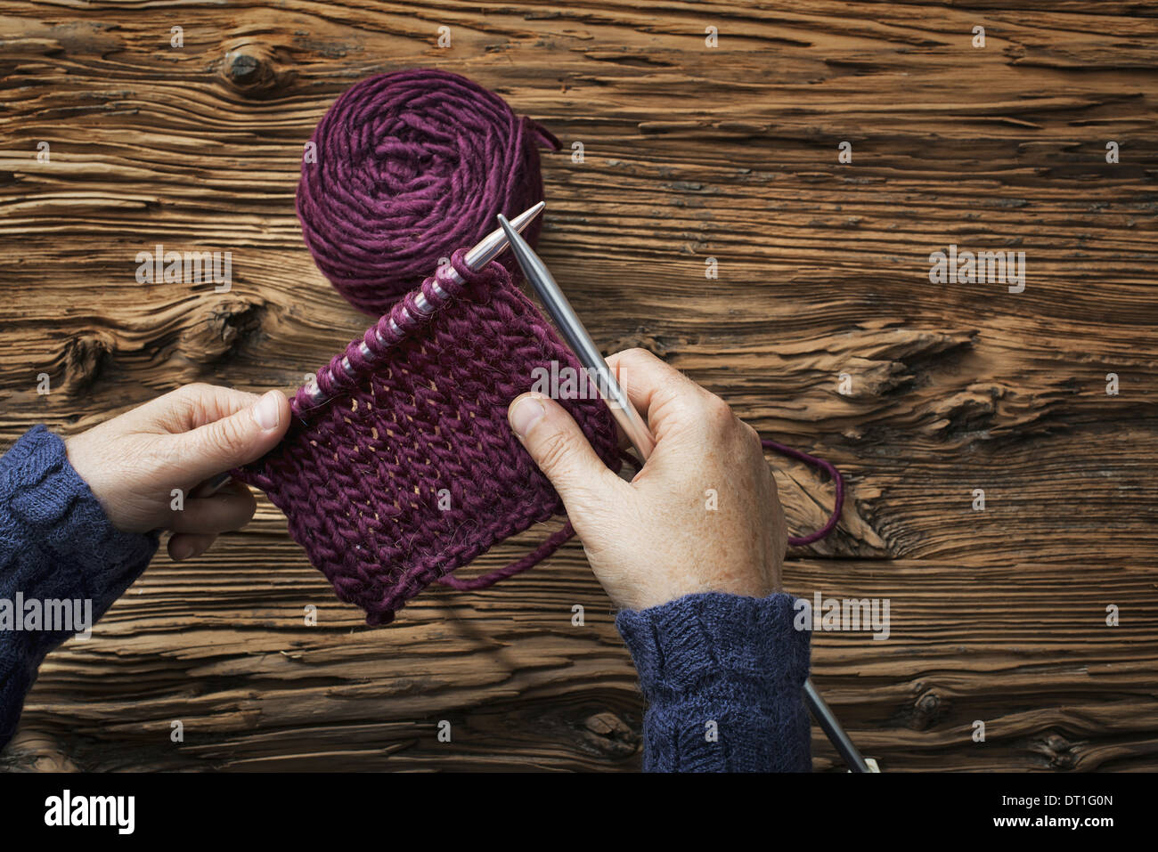 Two purple hands hi-res stock photography and images - Alamy