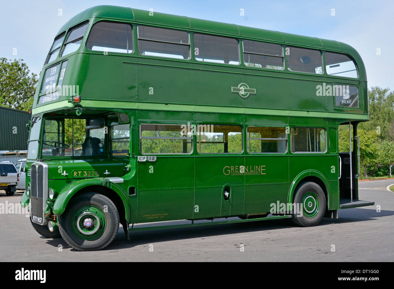 Green line routemaster bus hi-res stock photography and images - Alamy