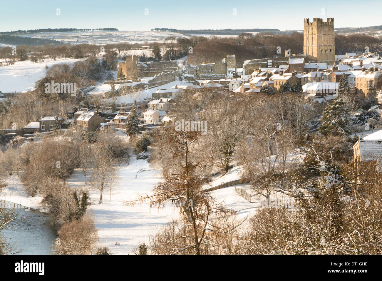 Richmond North Yorkshire bright lit snow scene showing the Castle, Town ...