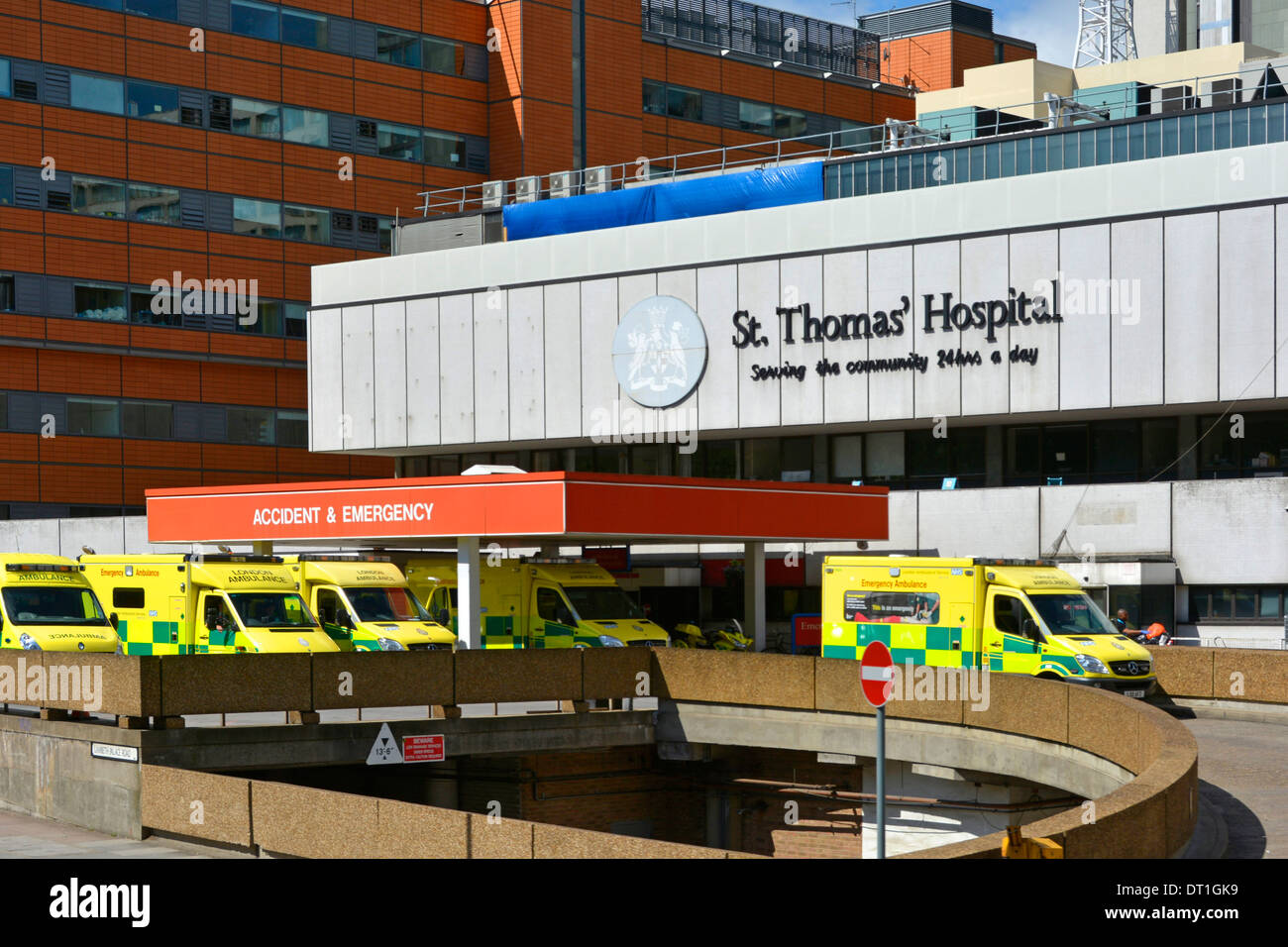 Busy ambulance outside hospital High Resolution Stock Photography and ...