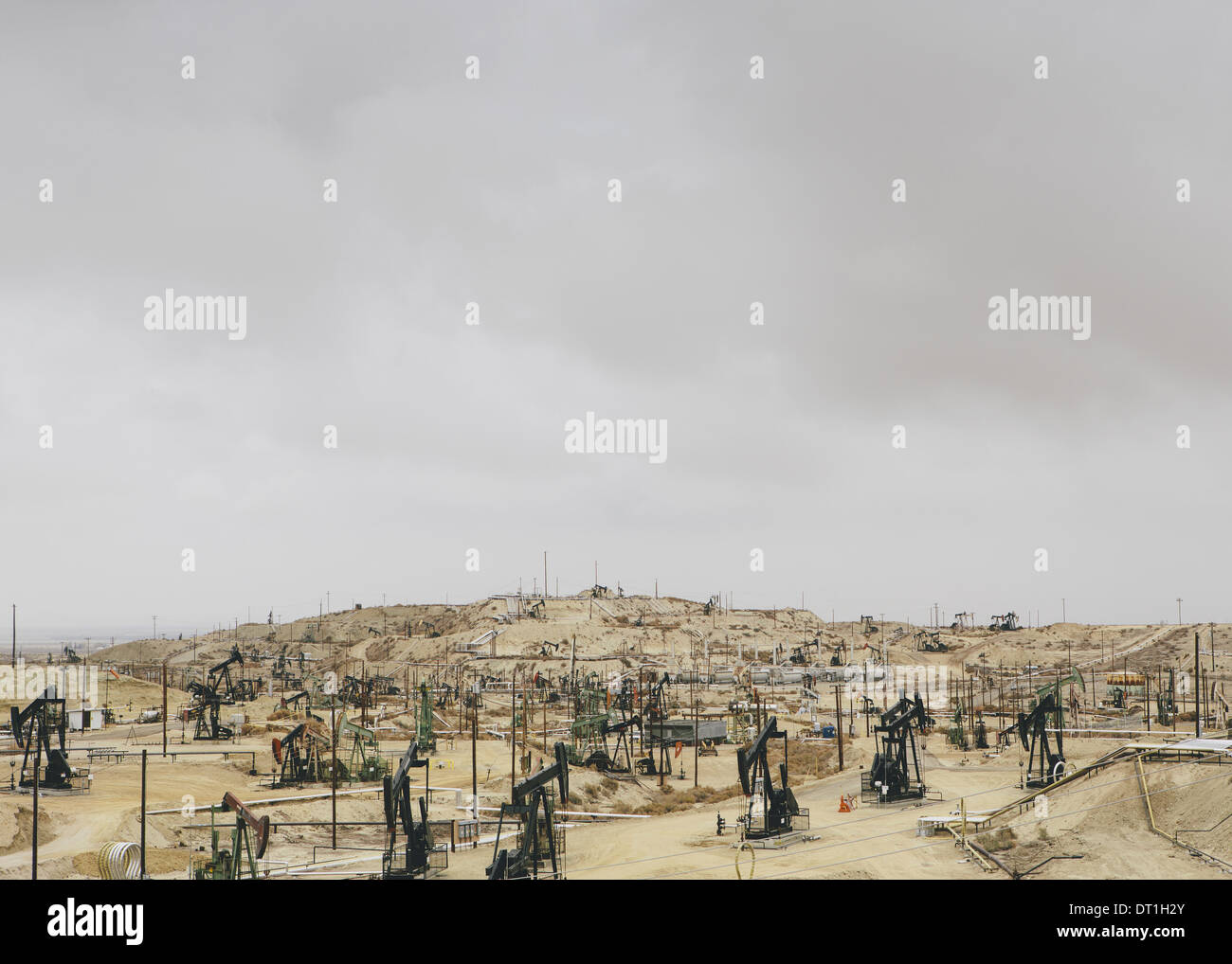 Oil rigs and wells in the Midway-Sunset shale oil fields the largest in ...