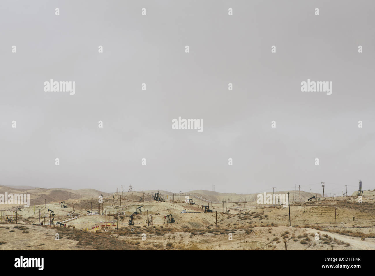 Oil rigs and wells in the Midway-Sunset shale oil fields the largest in ...