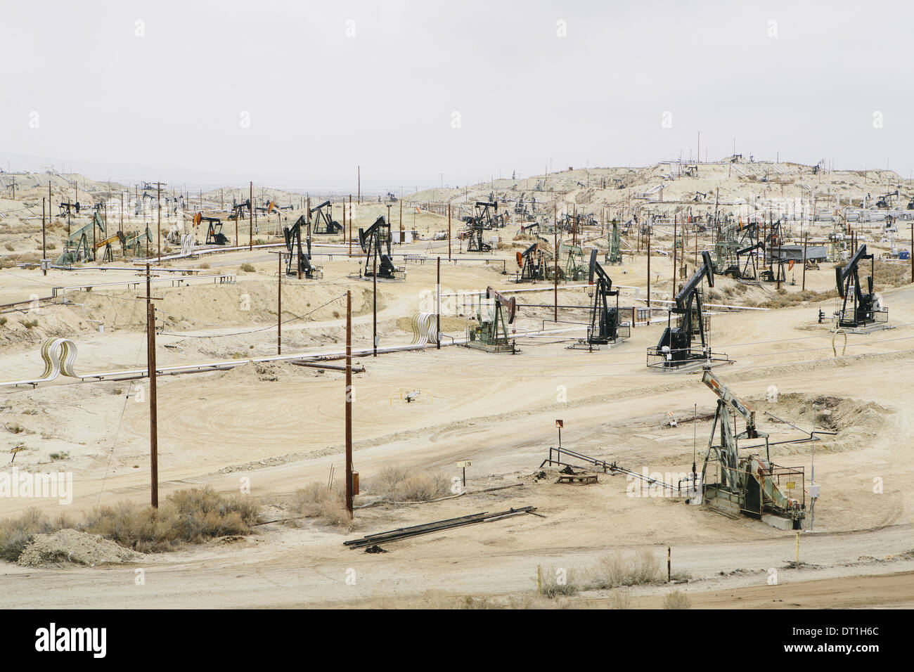 Midway sunset oil field hi-res stock photography and images - Alamy