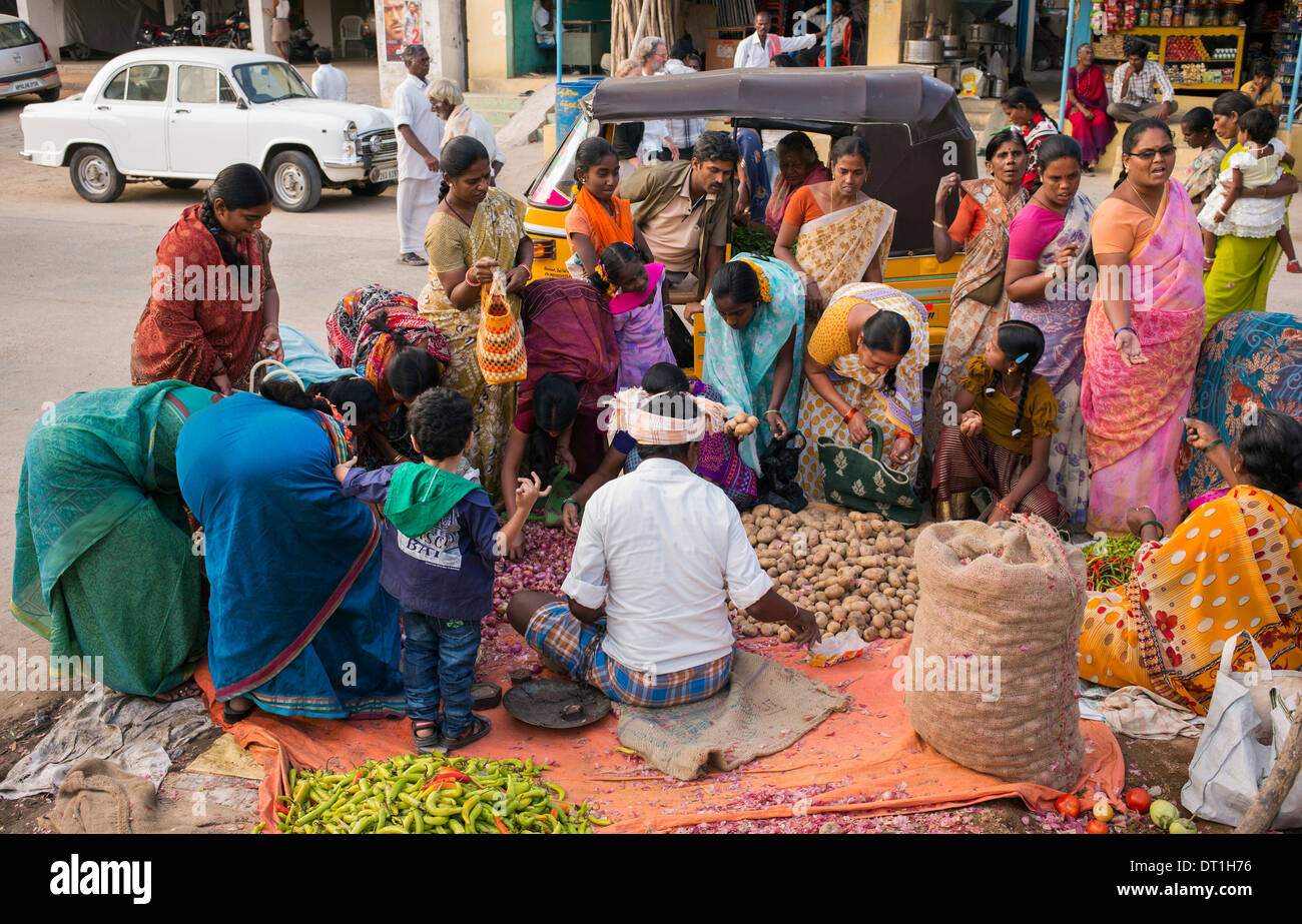 Indian market vendor shop hi-res stock photography and images - Alamy
