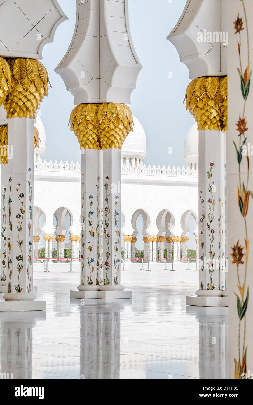 Ornate columns, Sheikh Zayed Mosque, Abu Dhabi, United Arab Emirates ...