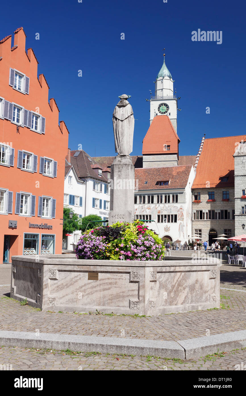 Hofstatt with town hall, St. Nikolaus Minster and fountain, Uberlingen ...