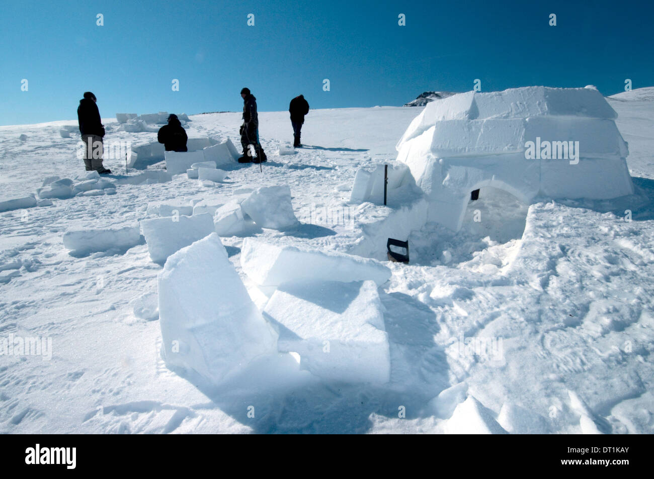 Inuit igloo canada hi-res stock photography and images - Alamy