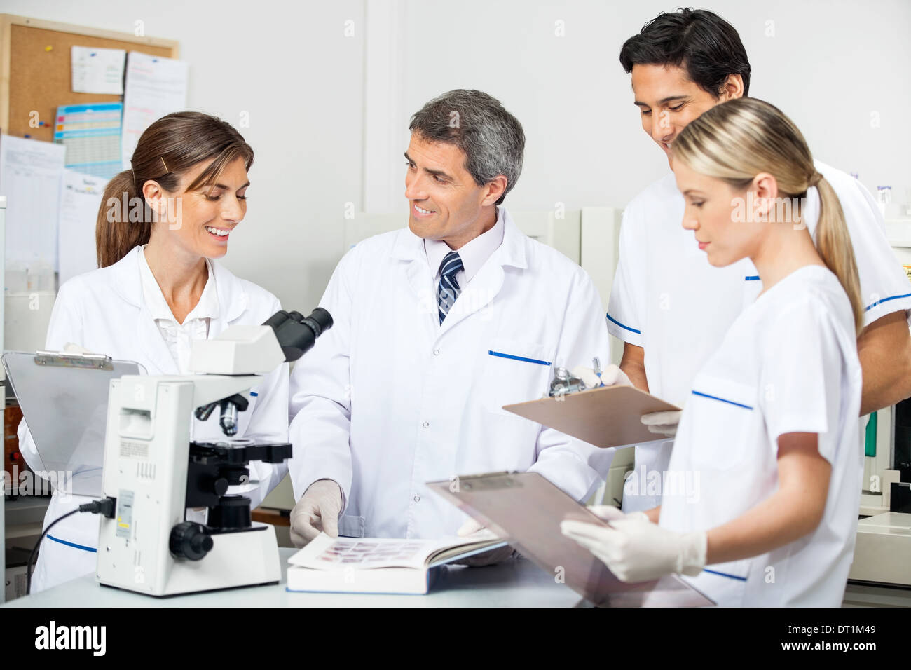 Medical students lab hi-res stock photography and images - Alamy