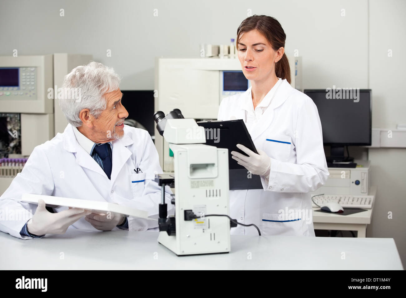 Woman laboratory listening hi-res stock photography and images - Alamy
