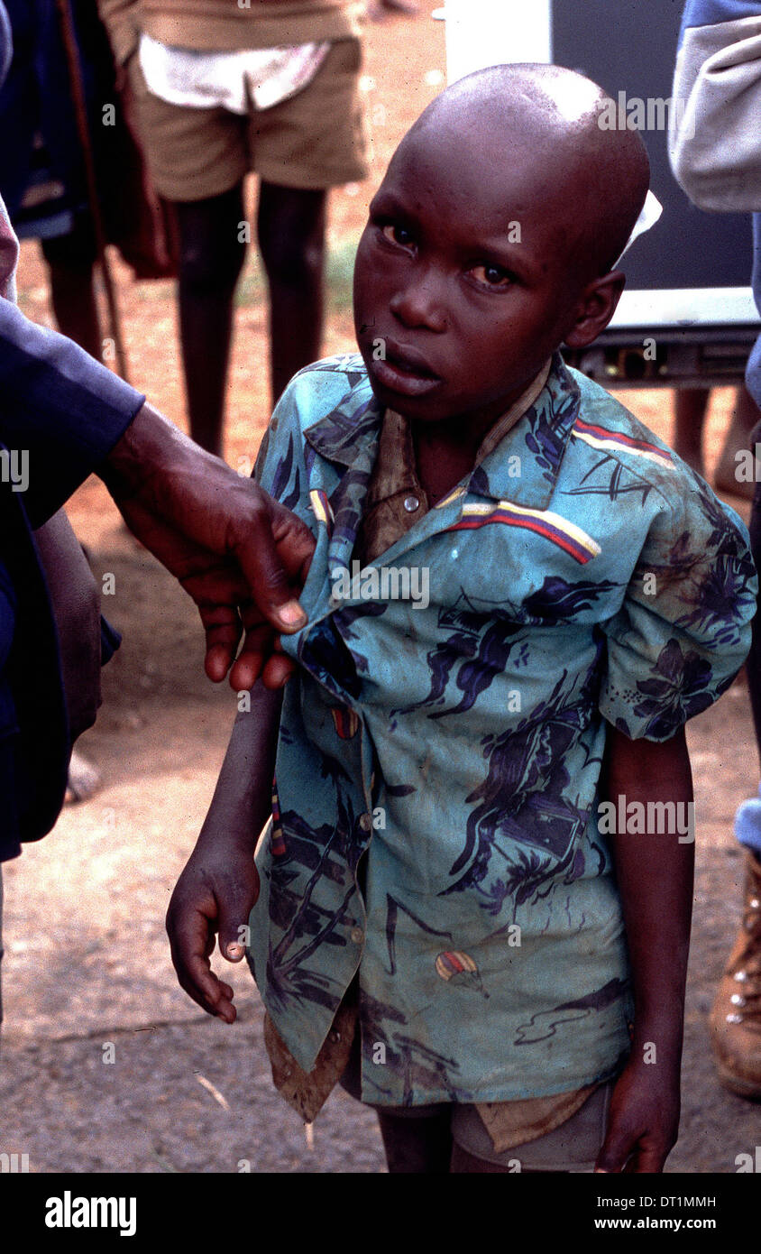 Rwandan refugees in Burundi April 1994 Stock Photo - Alamy