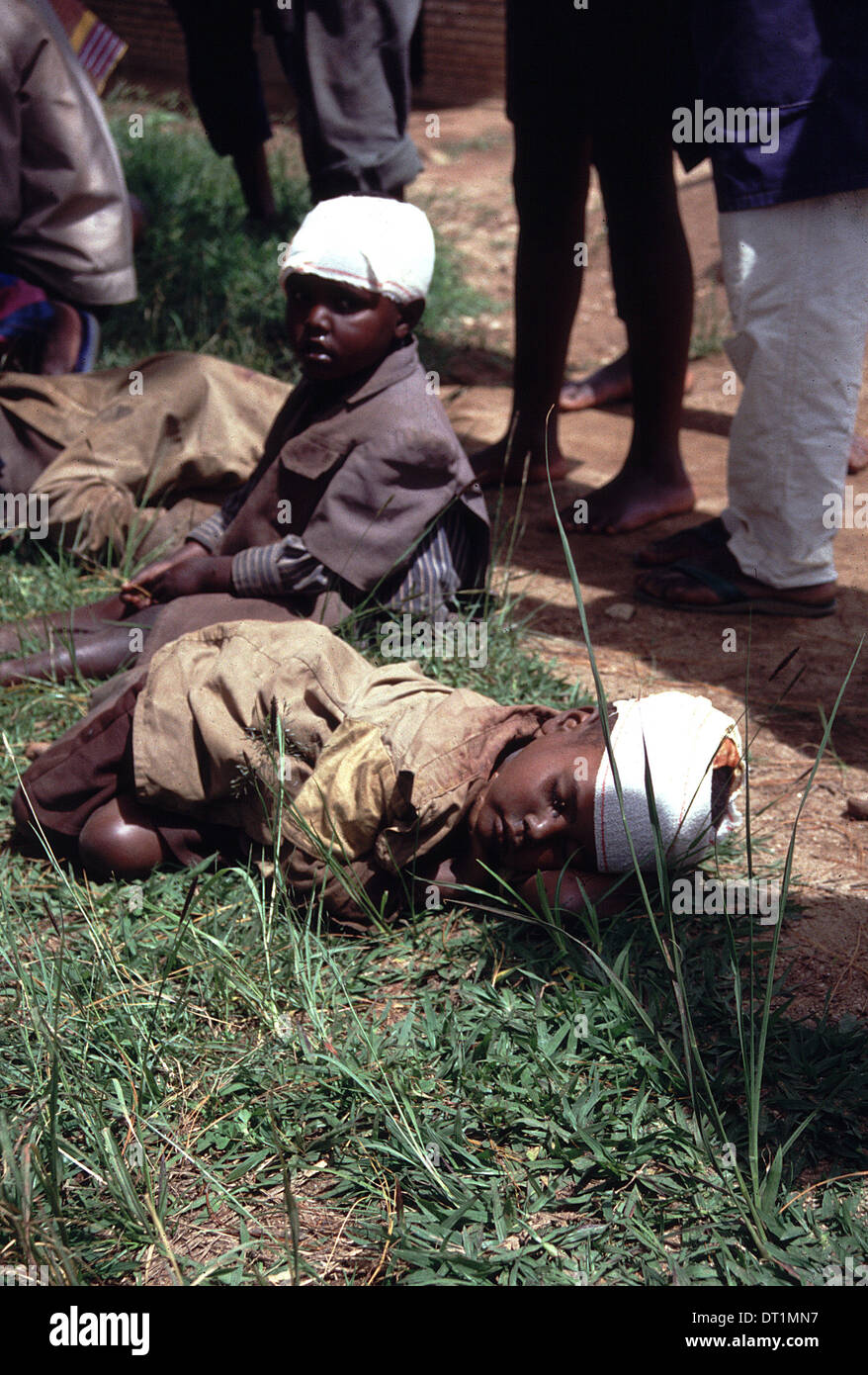 Rwandan refugees in Burundi April 1994 Stock Photo - Alamy