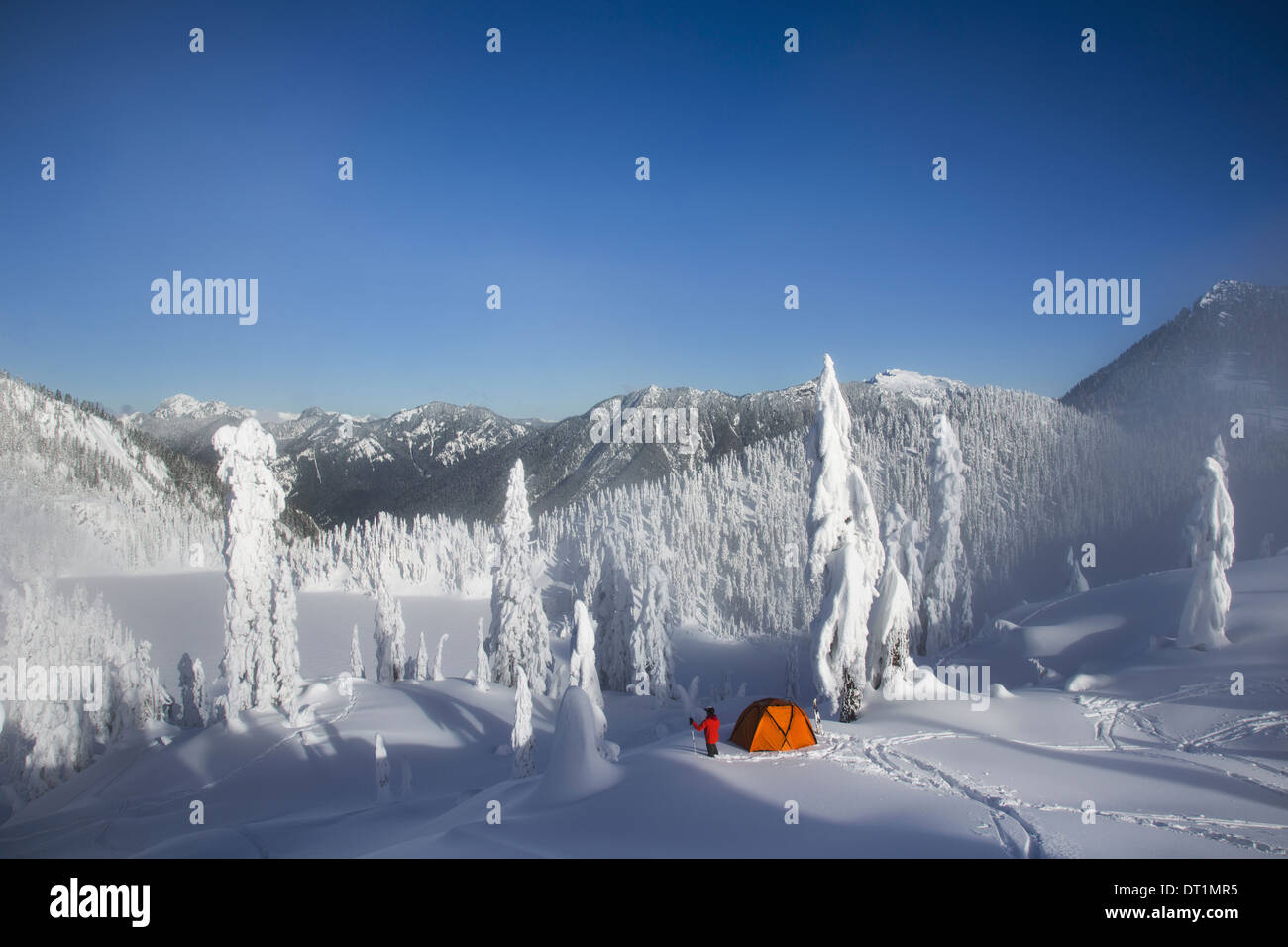 Person walking in deep snow hi-res stock photography and images - Alamy