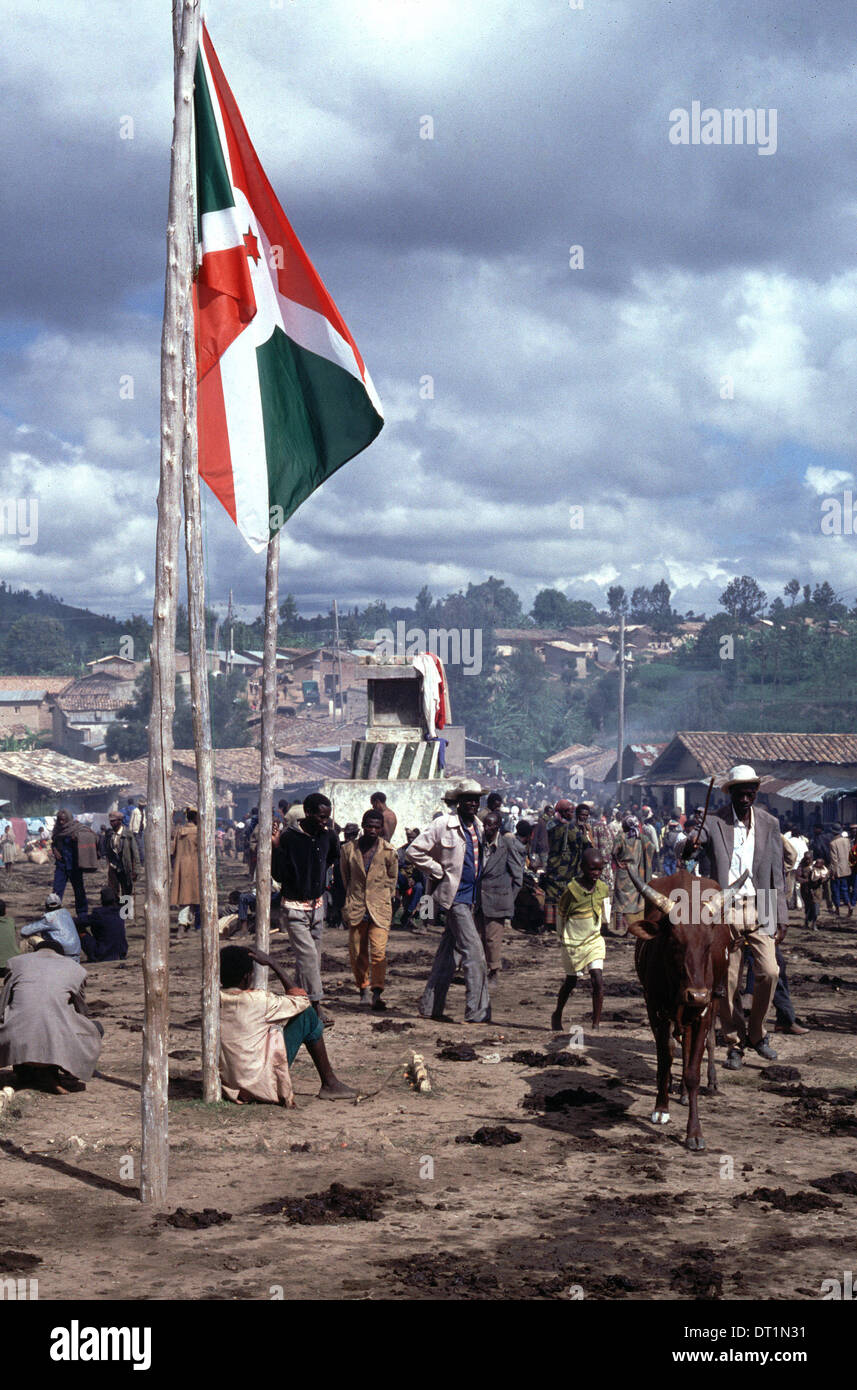 Rwandan Tutsi refugees flee across the border into Burundi in April ...
