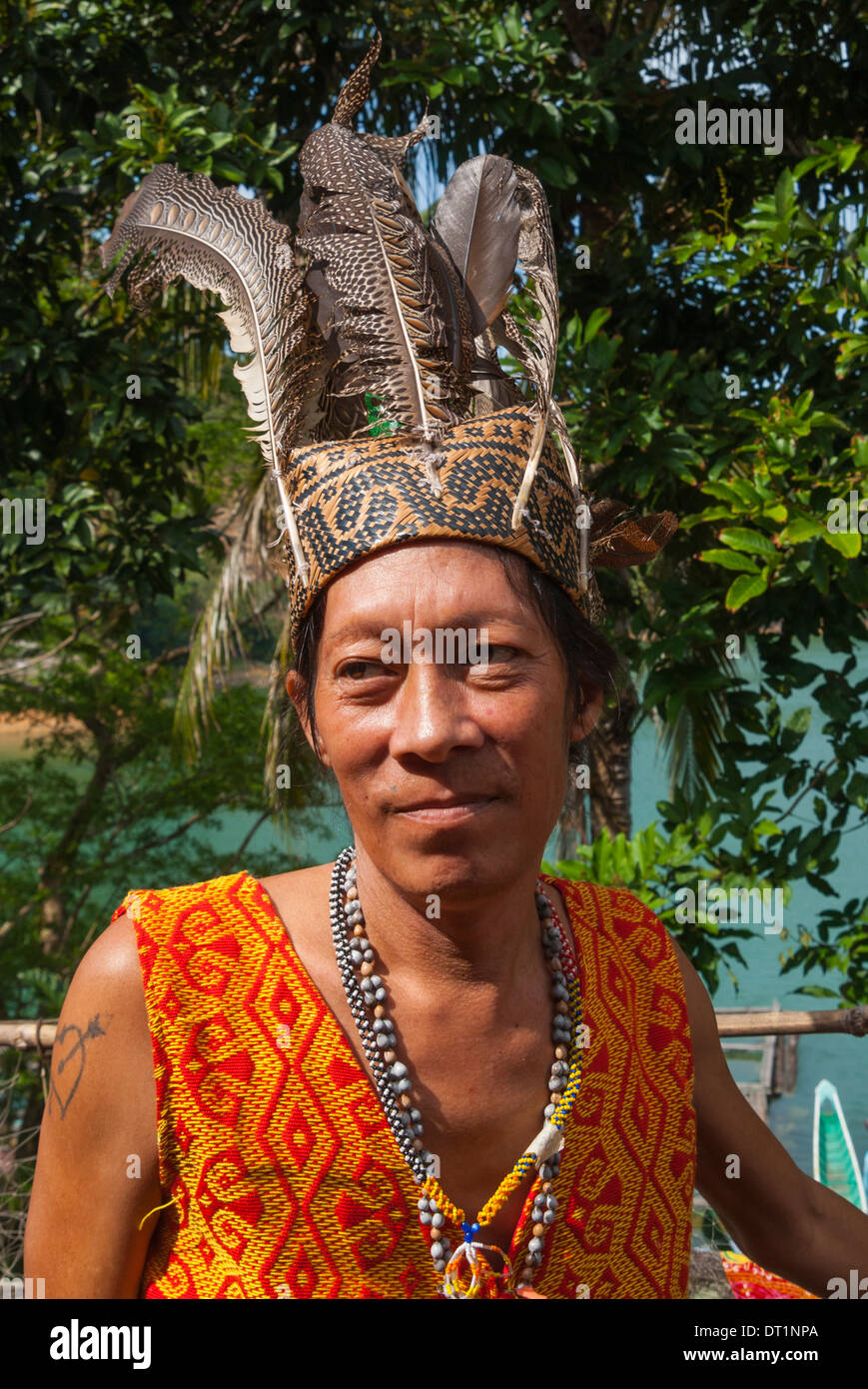 Iban man, Mengkak Iban Longhouse, Batang Ai National Park, Sarawak ...