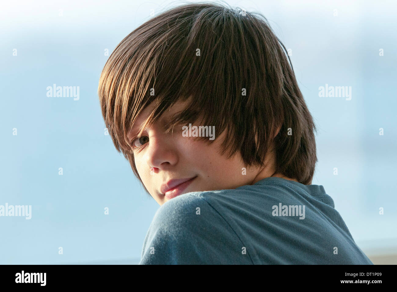 Teenage boy looking over shoulder hi-res stock photography and images ...