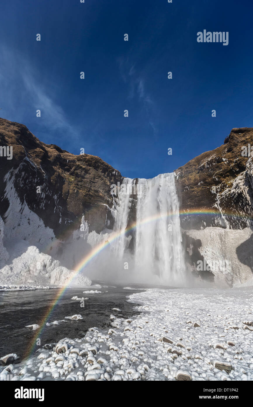Waterfall frozen cascade waterfalls hi-res stock photography and images ...