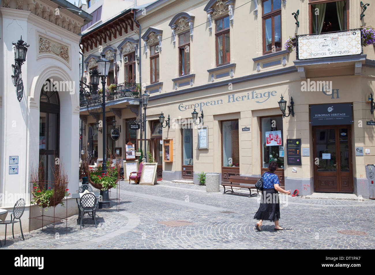 Shops in europe hi-res stock photography and images - Alamy