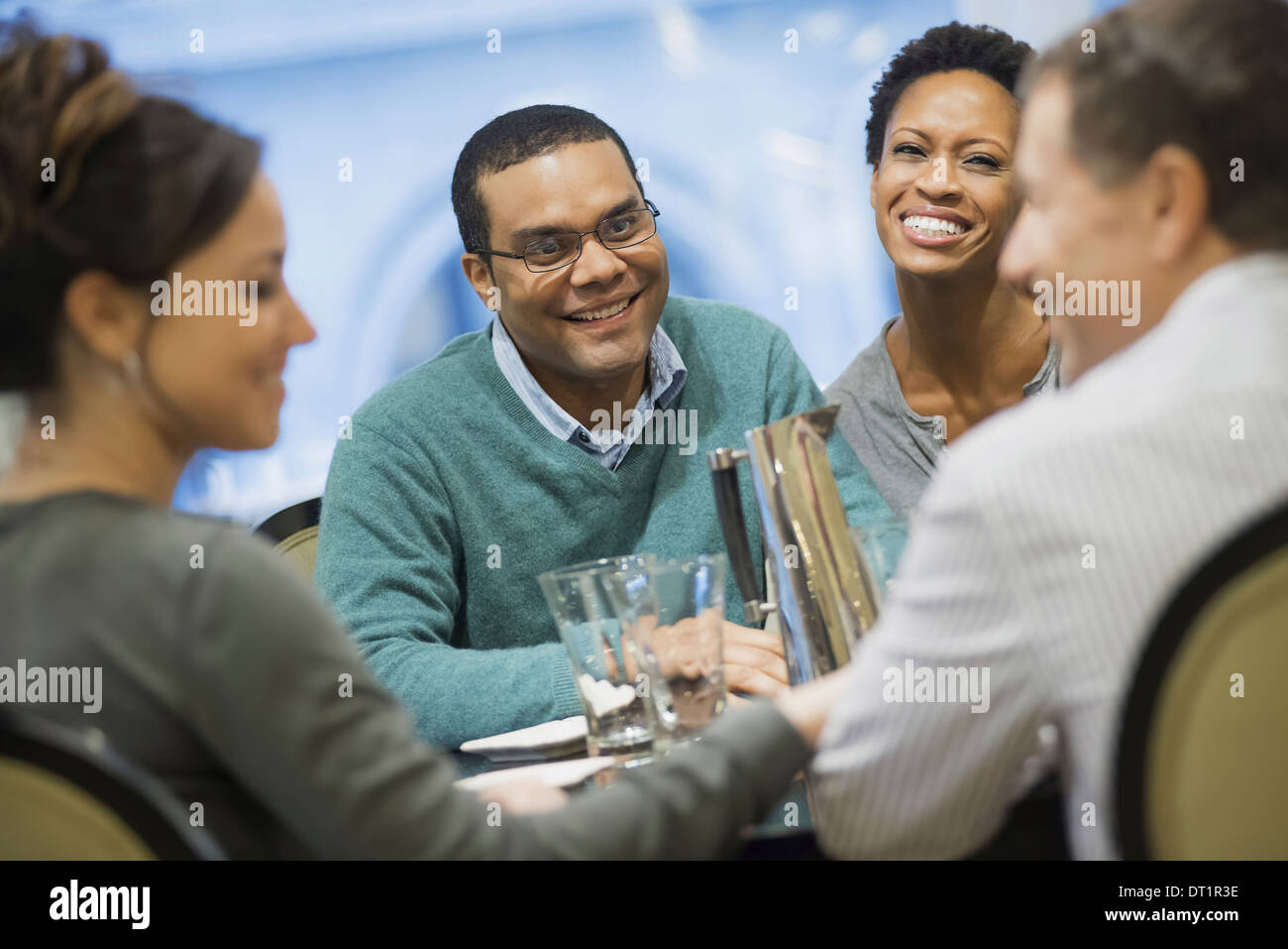 Two couples dinner table hi-res stock photography and images - Alamy