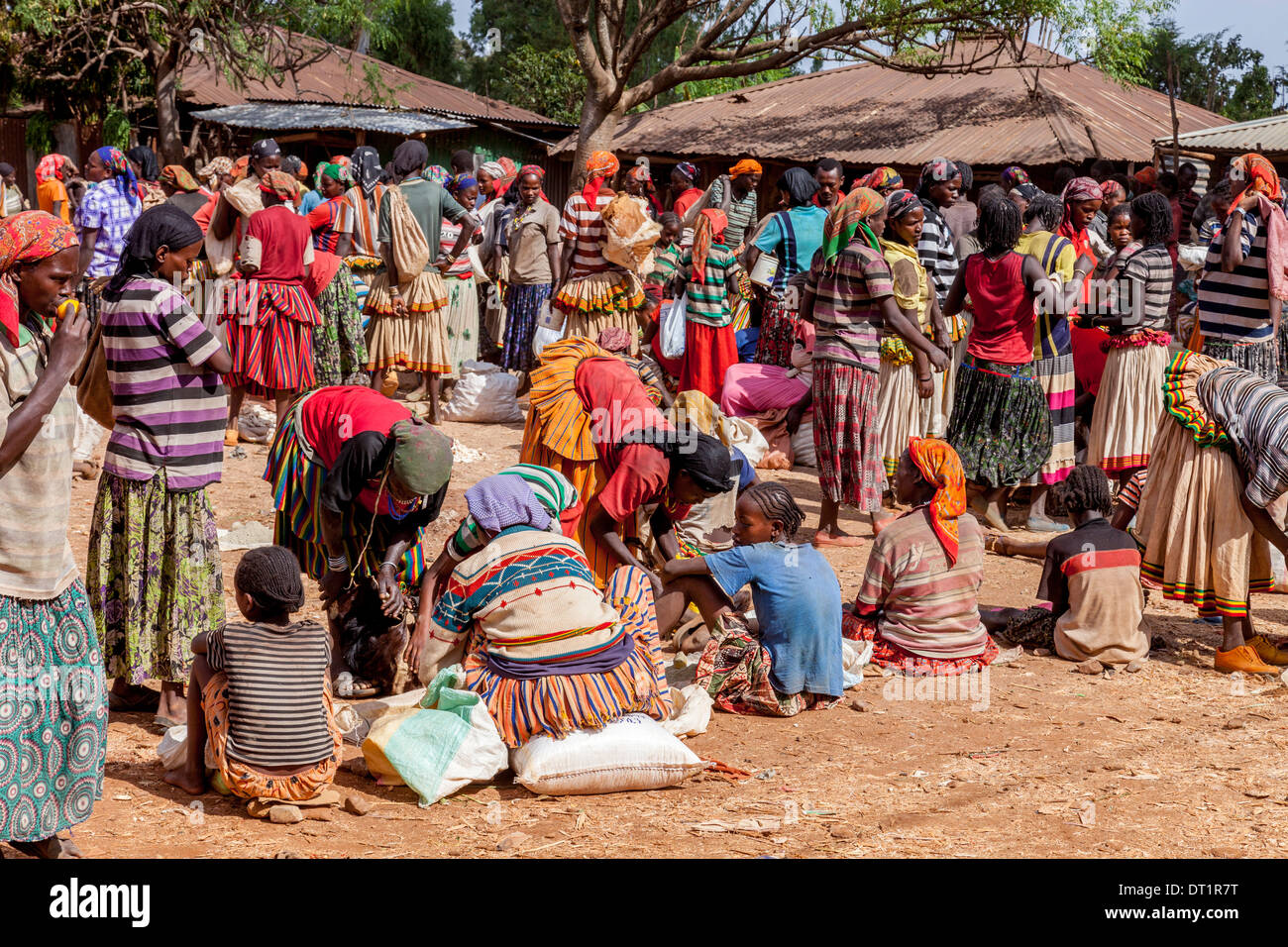 Konso clothes hi-res stock photography and images - Alamy