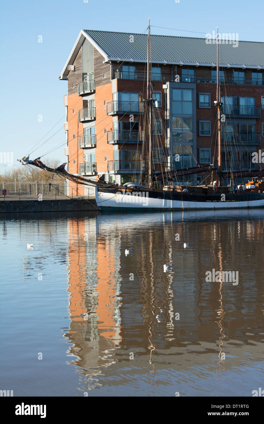 Sailing ship "Ruth" moored at Gloucester docks Stock Photo - Alamy