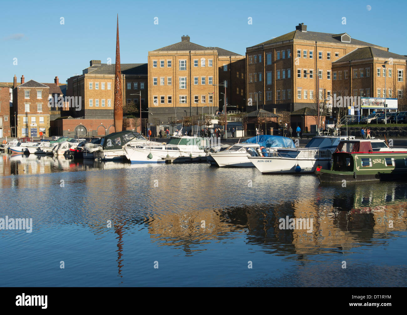 Pleasure craft moored at Gloucester docks Stock Photo - Alamy