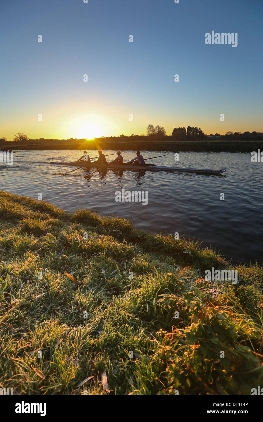 CAMBRIDGE UNIVERSITY STUDENTS OUT ROWING ON THE RIVER CAM IN CAMBRIDGE ...
