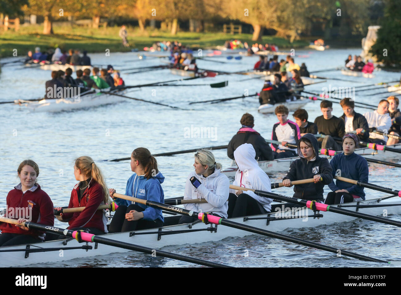 CAMBRIDGE UNIVERSITY STUDENT ROWERS ON THE RIVER CAM IN THE EARLY ...