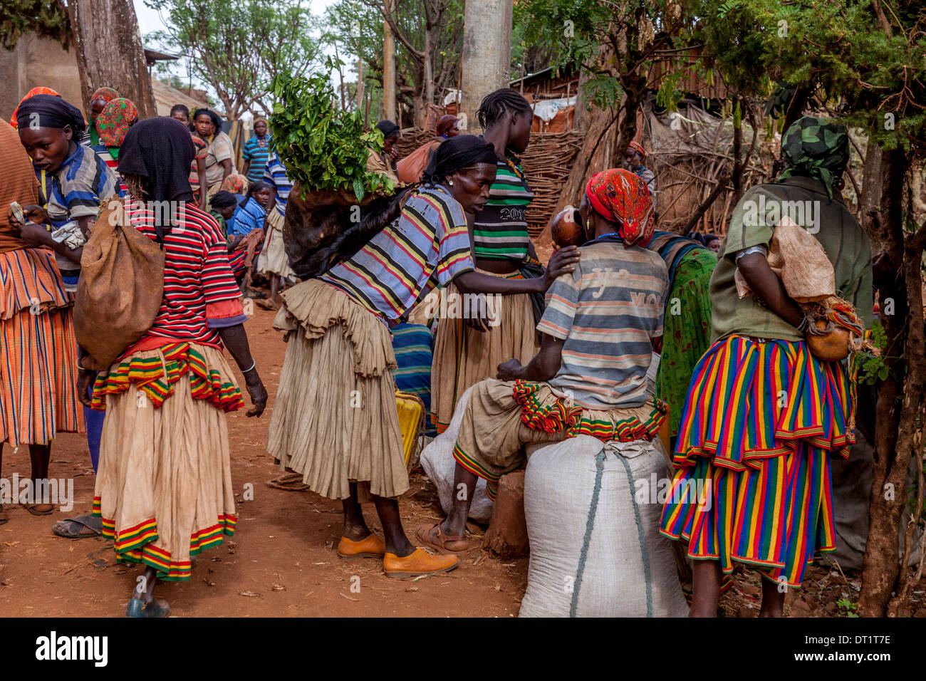 Konso clothes hi-res stock photography and images - Alamy