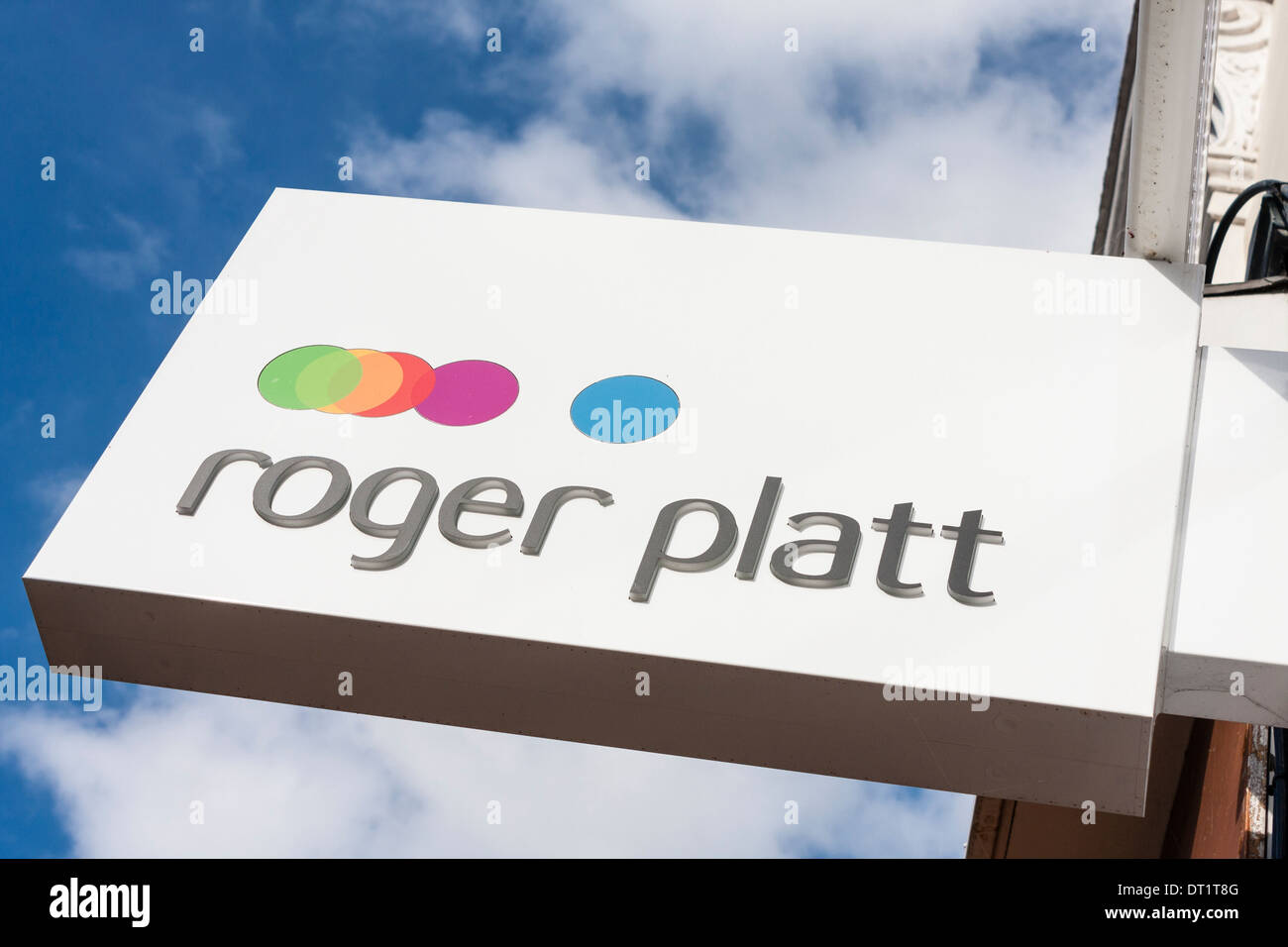 Real estate company advertising hi-res stock photography and images - Alamy