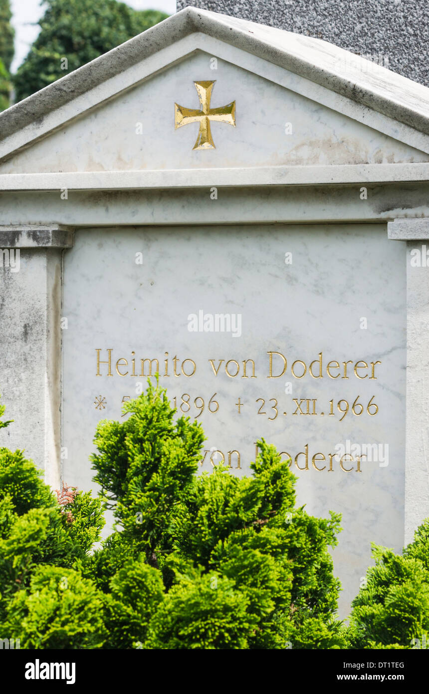 graveside of austrian writer heimito von doderer, grinzing cemetery ...