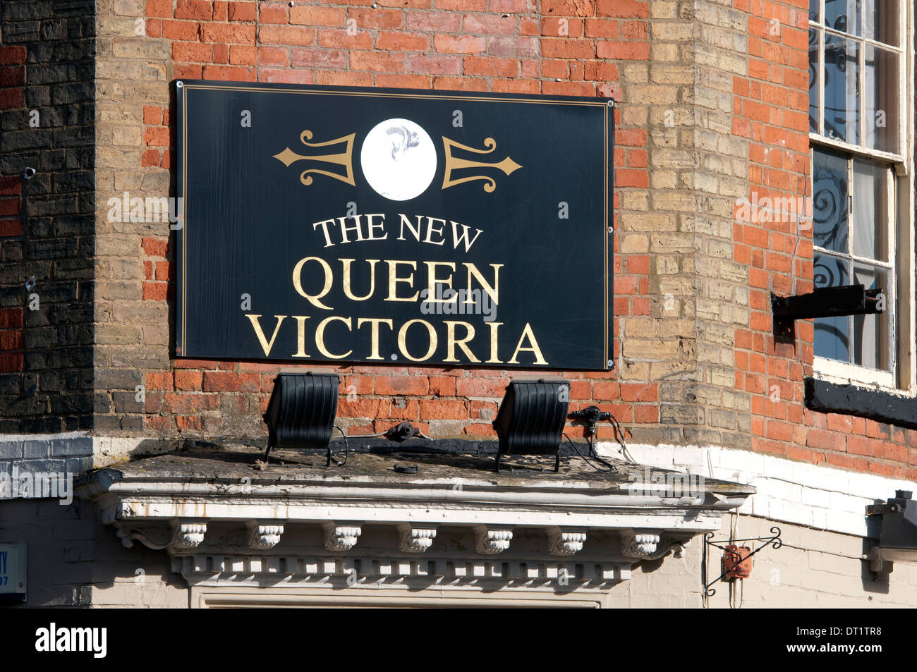 Queen victoria pub hi-res stock photography and images - Alamy