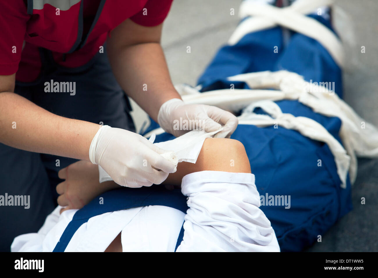 paramedic applying bandage to arm of an accident victim Stock Photo - Alamy
