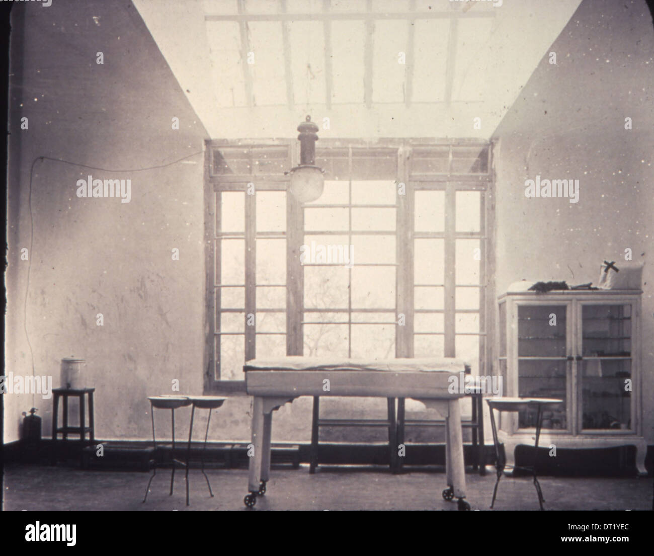 Vintage operating room hi-res stock photography and images - Alamy