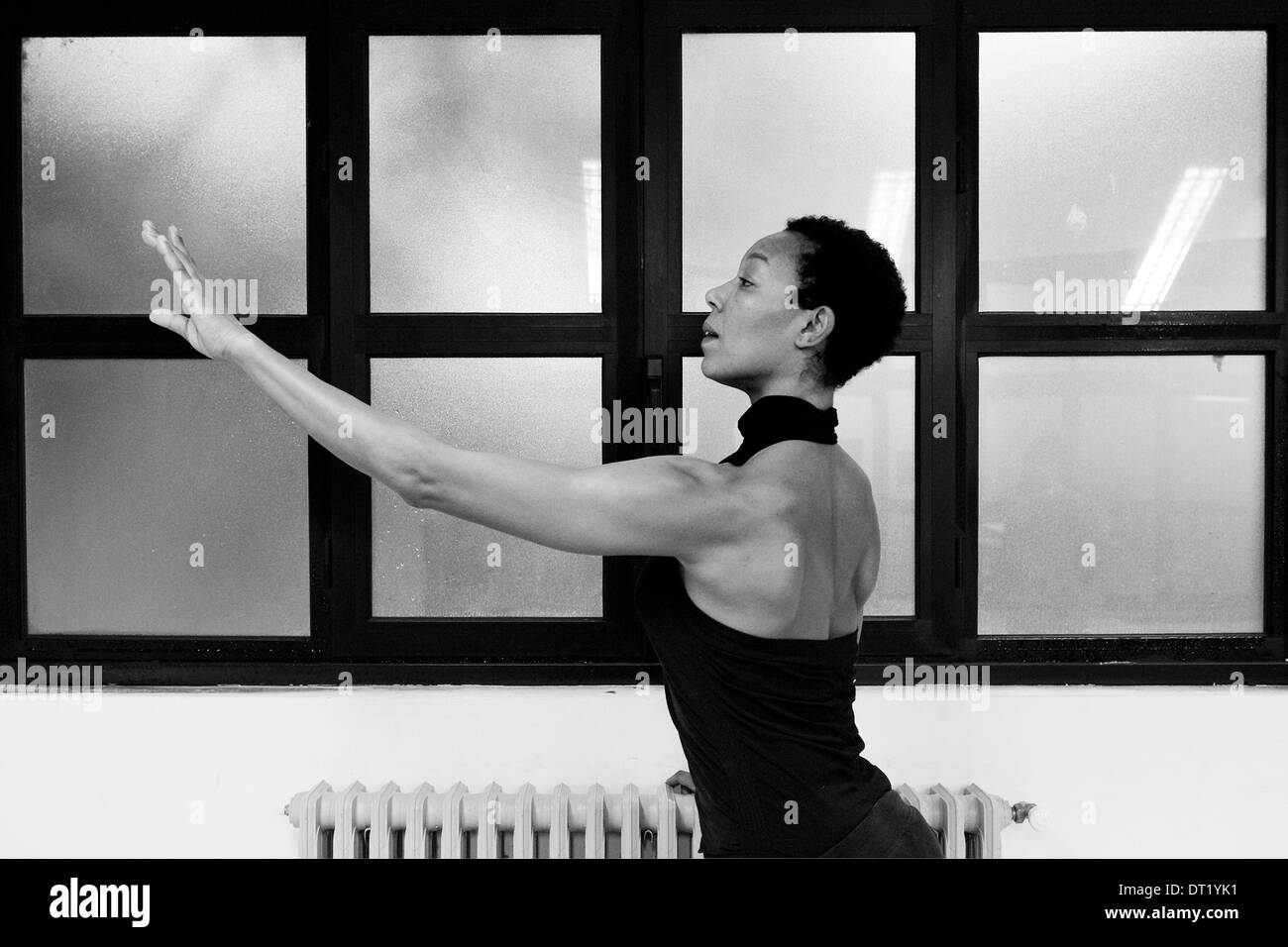 African dancers art Black and White Stock Photos & Images - Alamy