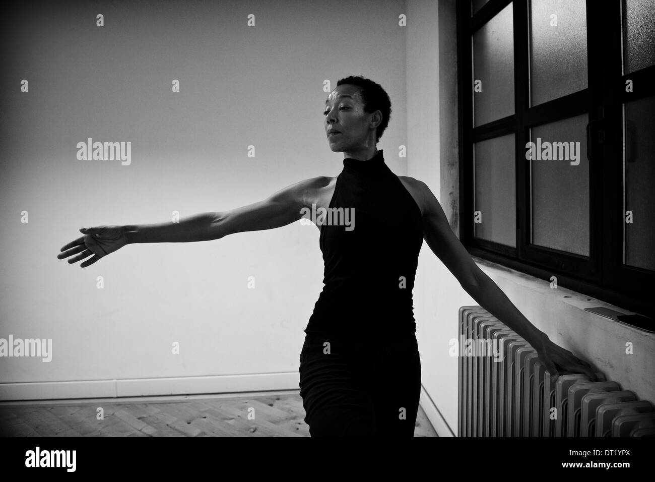 African dancers art Black and White Stock Photos & Images - Alamy