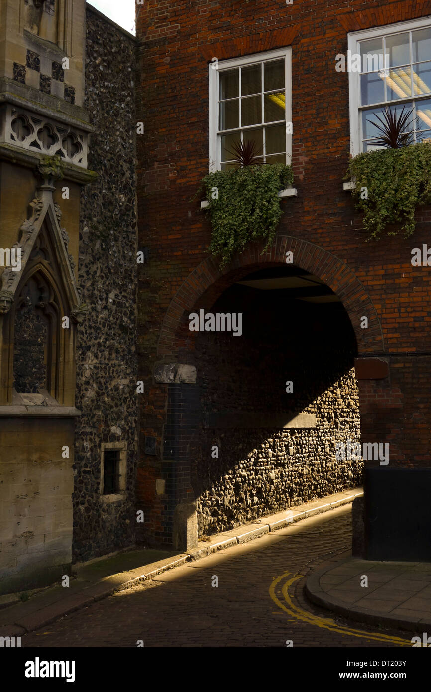 Old alley hi-res stock photography and images - Alamy