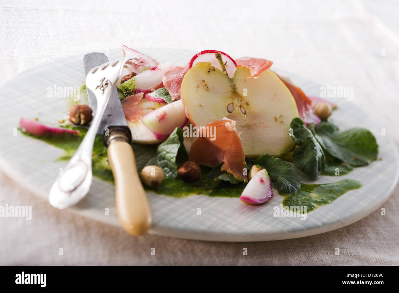 Apple spinach salad hi-res stock photography and images - Alamy