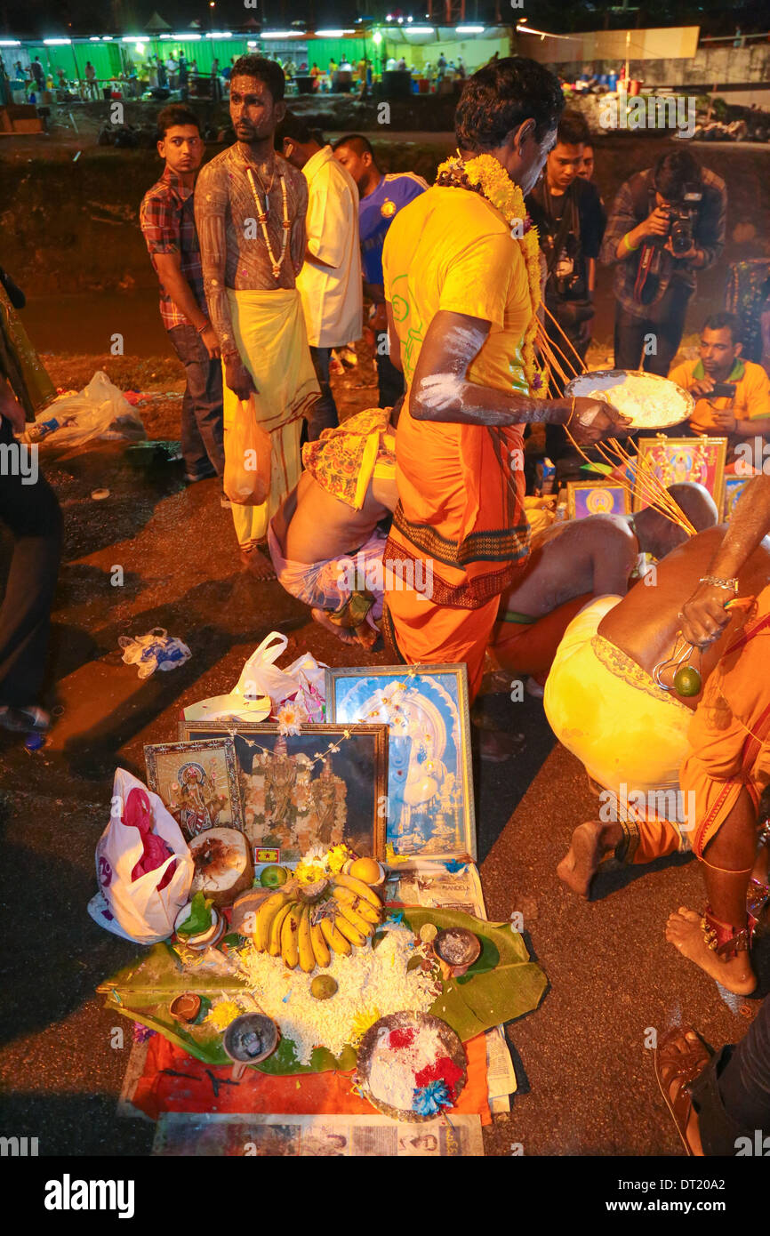 Makeshift altar hi-res stock photography and images - Alamy