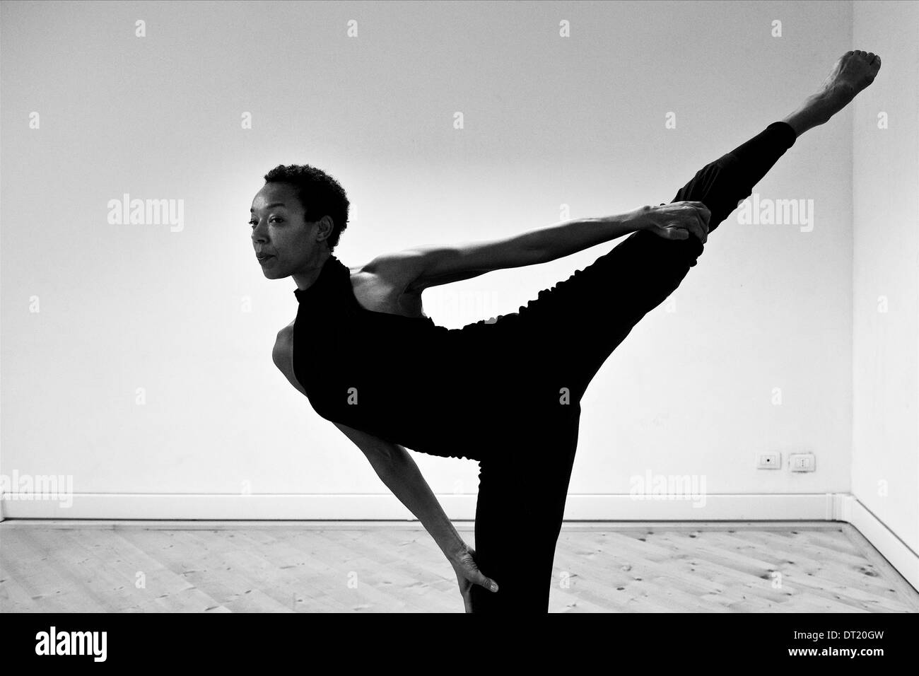 African dancers art Black and White Stock Photos & Images - Alamy