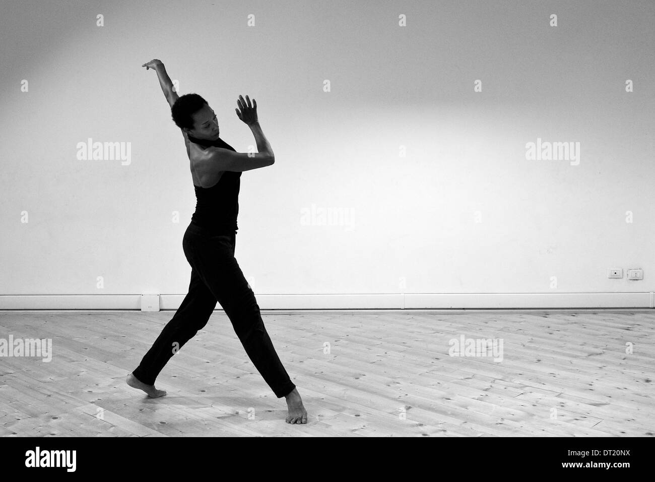 Sudanese dancers hi-res stock photography and images - Alamy