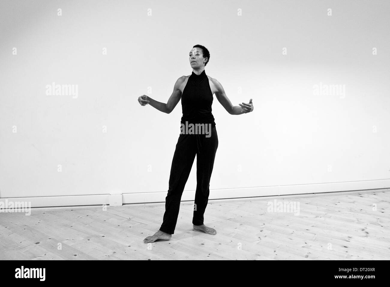 African dancers art Black and White Stock Photos & Images - Alamy