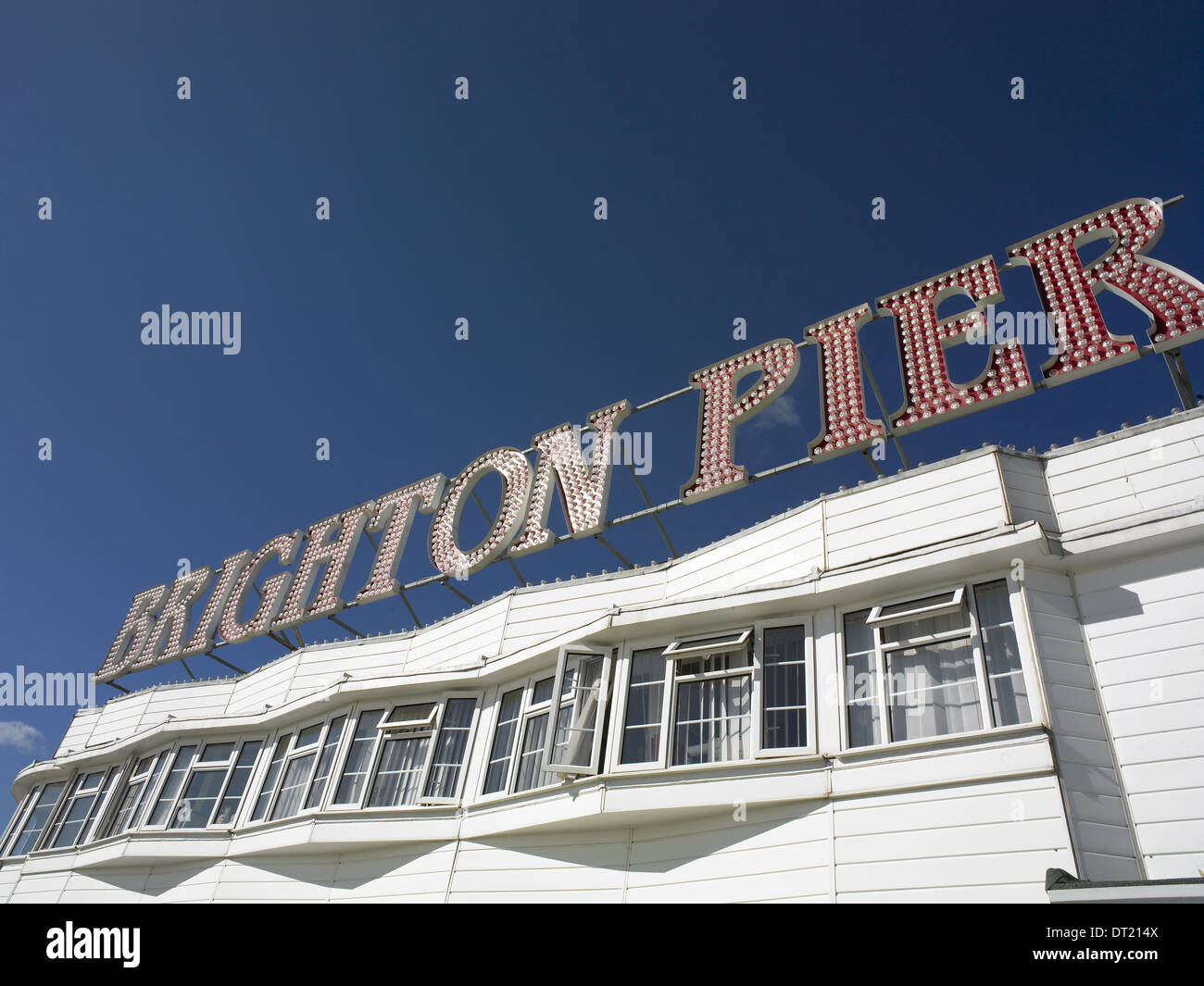 Brighton pier boat promenade beach hi-res stock photography and images ...