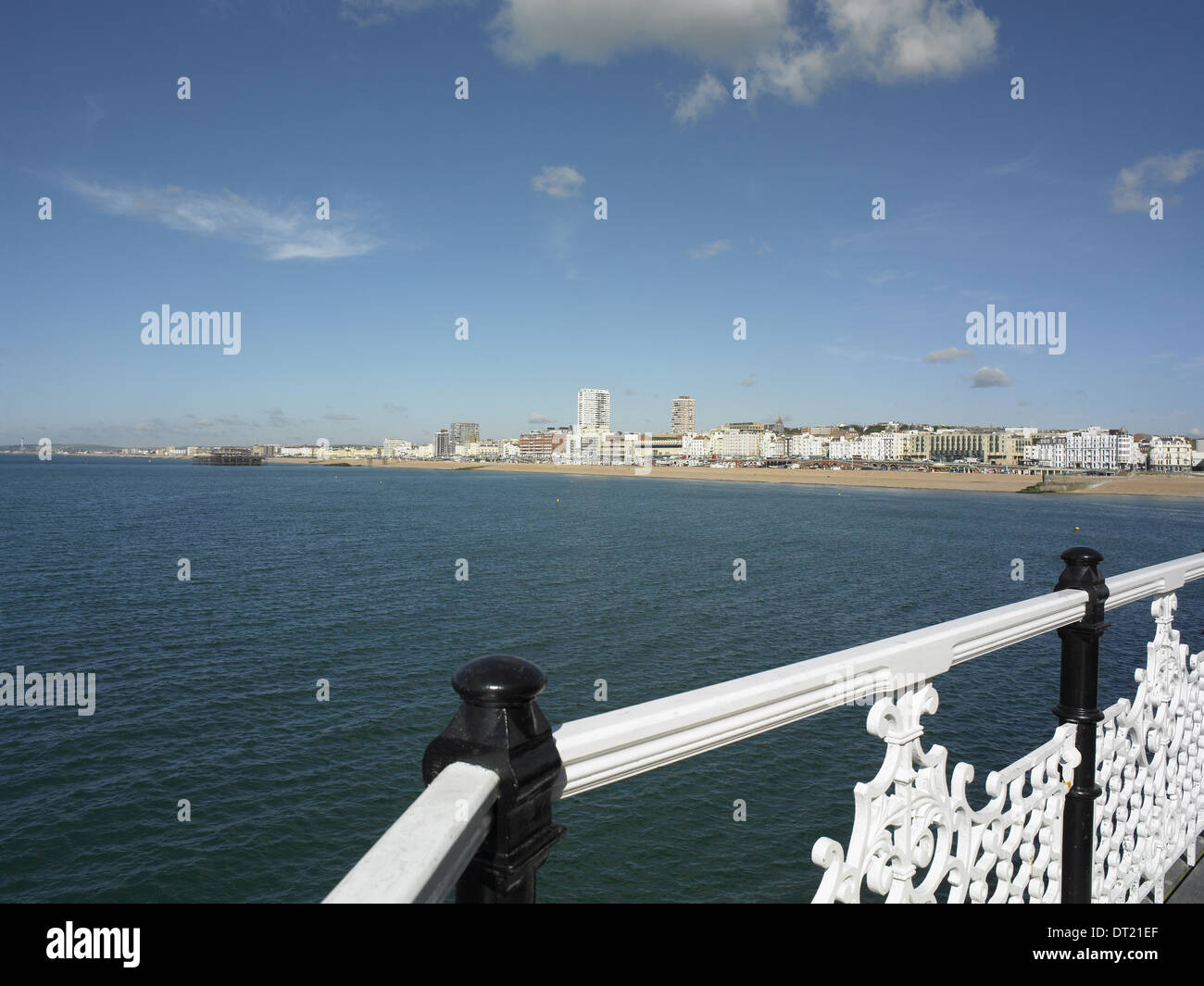 Brighton pier boat promenade beach hi-res stock photography and images ...