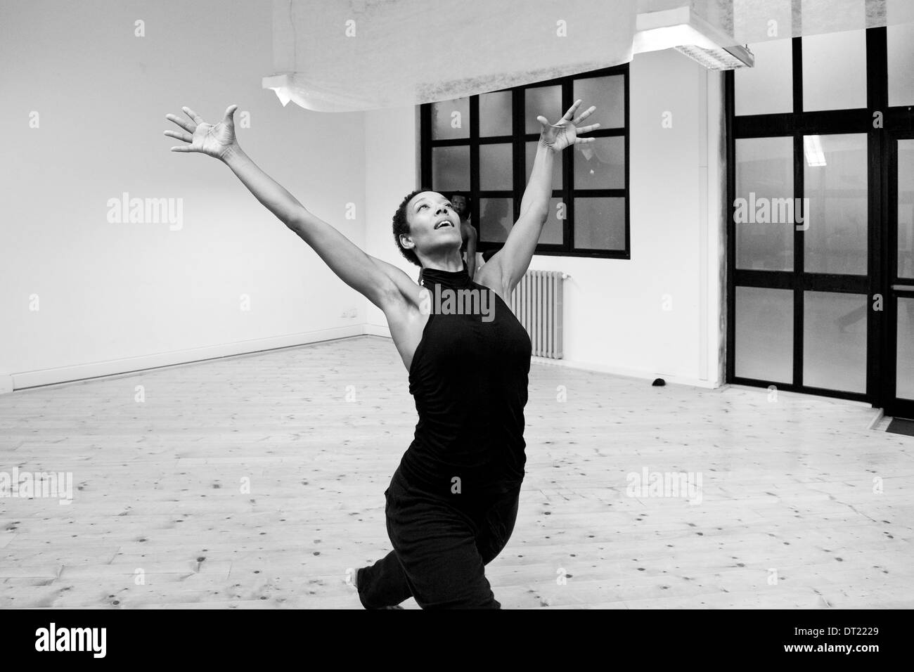 African dancers art Black and White Stock Photos & Images - Alamy