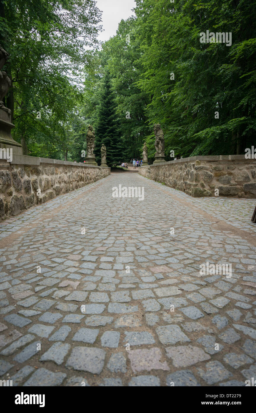 Lowdown hi-res stock photography and images - Alamy