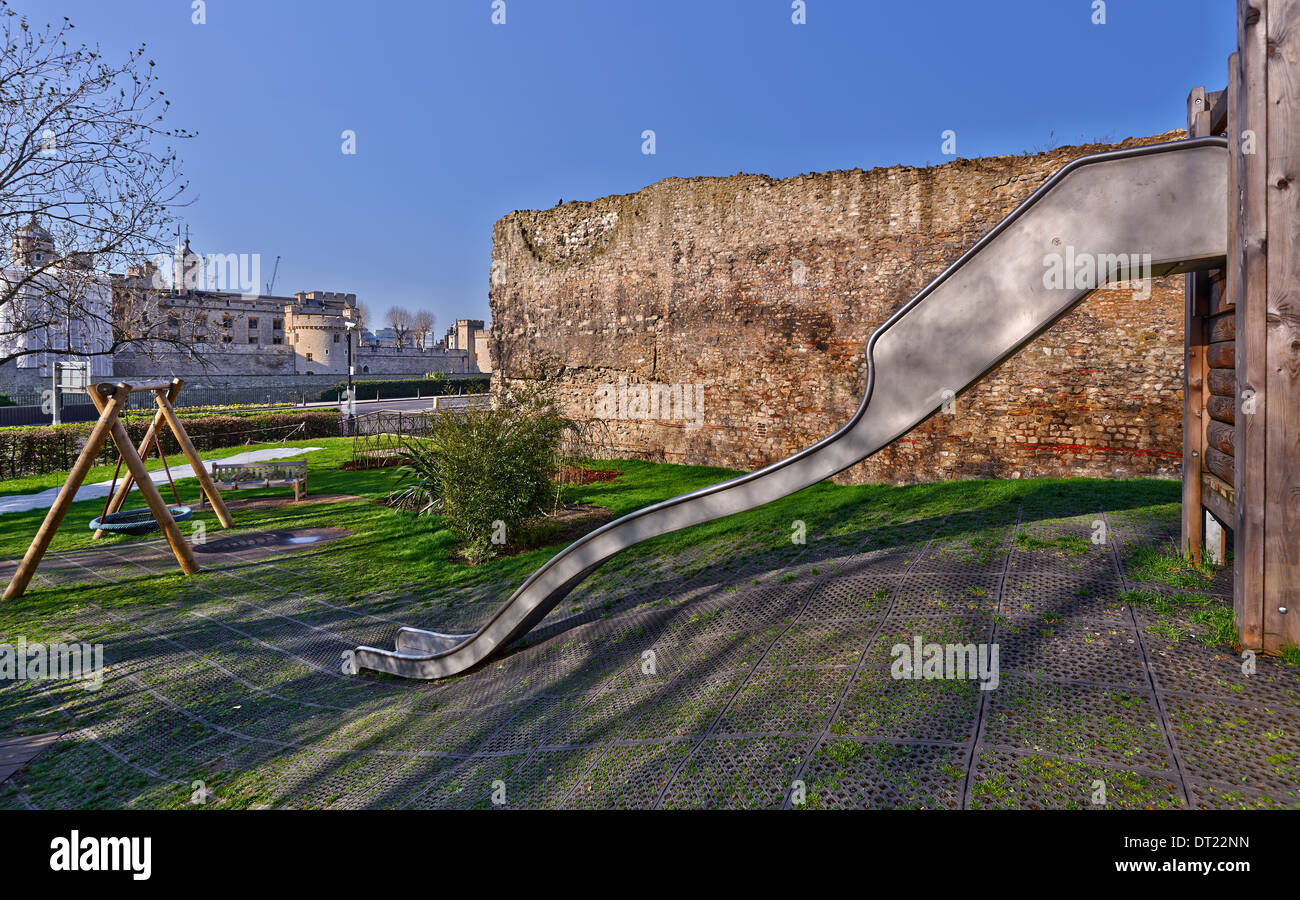 London Wall was the defensive wall first built by the Romans around ...